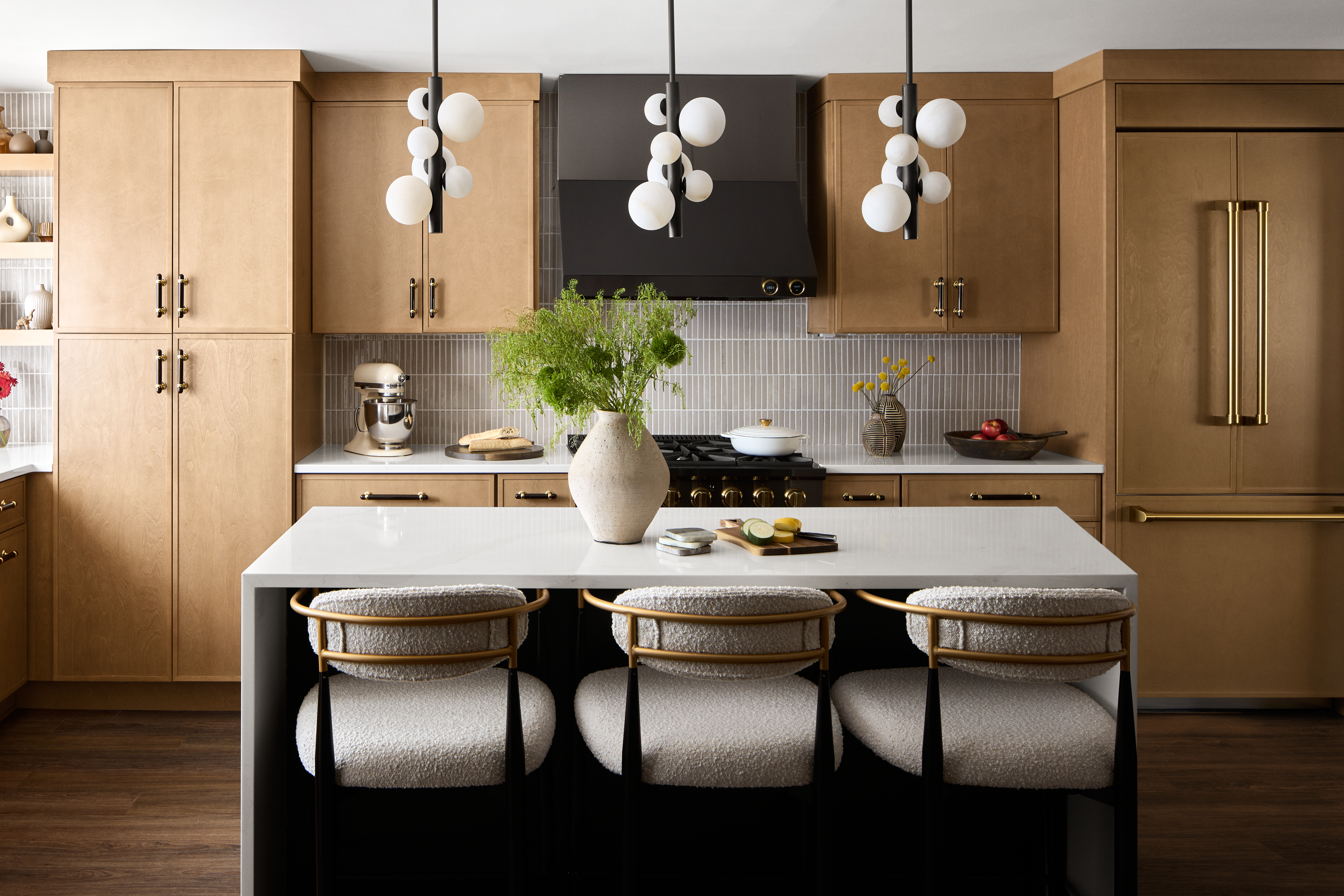 Warmth and Elegance: A Kitchen Elevated with Aurelia